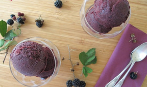 Les derniers fruits rouges de l'été Mûres, myrtilles et framboises ...