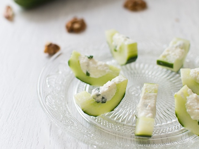 Concombre farci à la féta, noix et basilic - Recette par Stella Cuisine