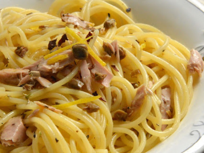 Spaghetti au thon au citron et aux câpres - Recette par Petite Cuillère ...