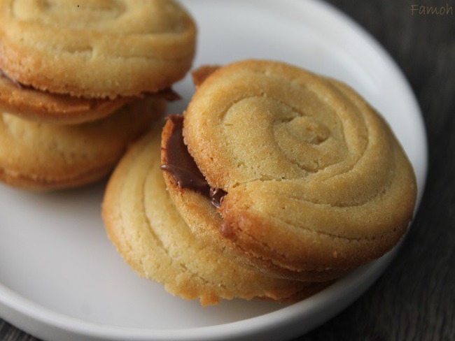 Biscuit fourré chocolat - Recette par Famoh