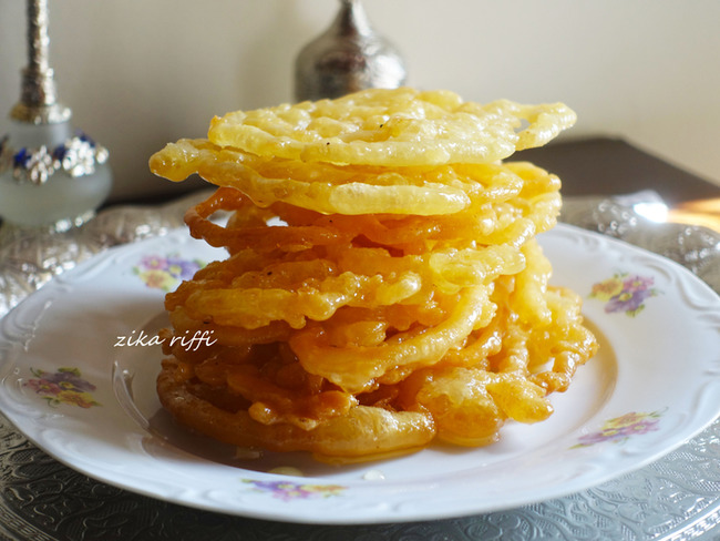 ZLABIA OU ZLEBIA ORIGINALE POUR RAMADAN - Recette par Zika