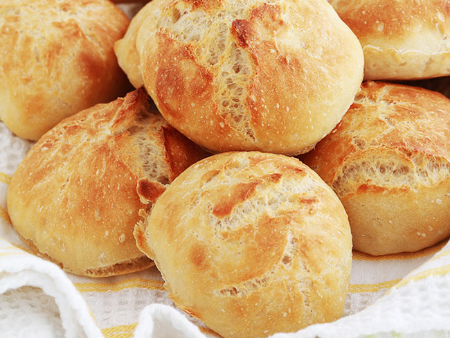 Petits pains sans pétrissage simples et rapides à préparer - Recette ...
