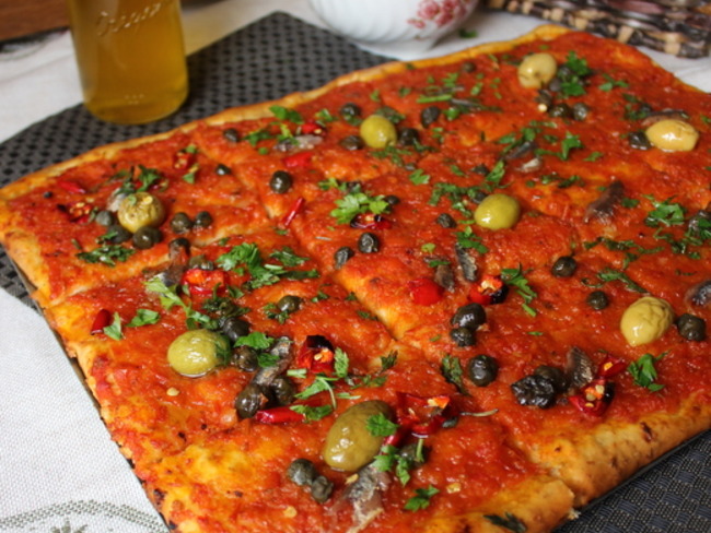 Pizza carrée algérienne - Recette par Ratiba gourmandises