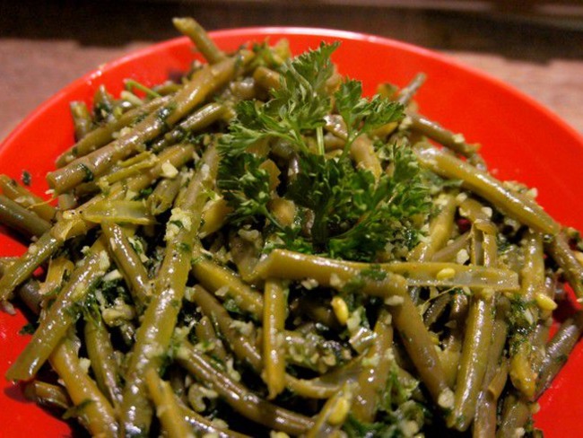 Haricots verts sautés au beurre, ail et persil. - Recette par Chef Papounet