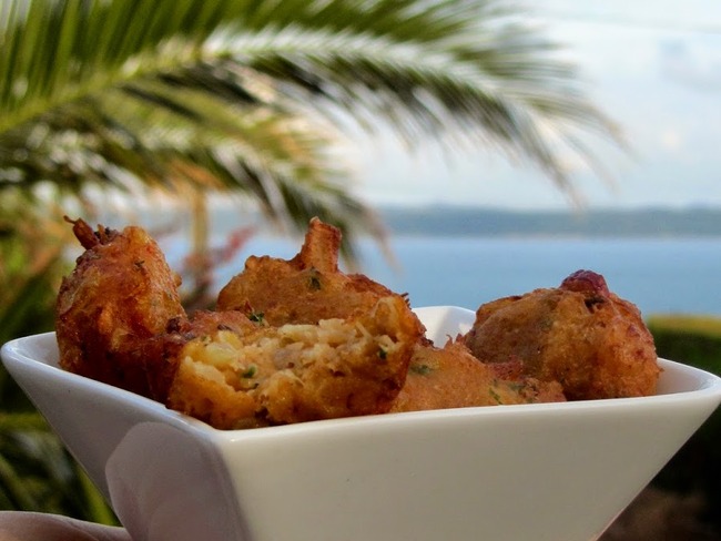 Acras de morue : des beignets de la cuisine antillaise - Recette par ...