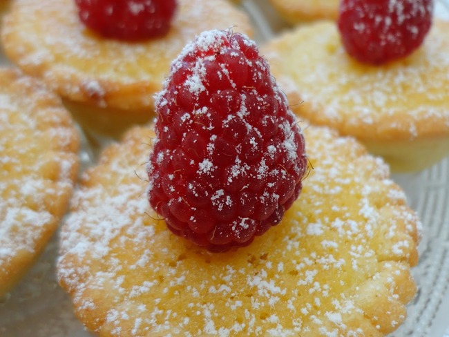 Tartelettes amandines à la framboise - Recette par La Petite Pâtisserie ...