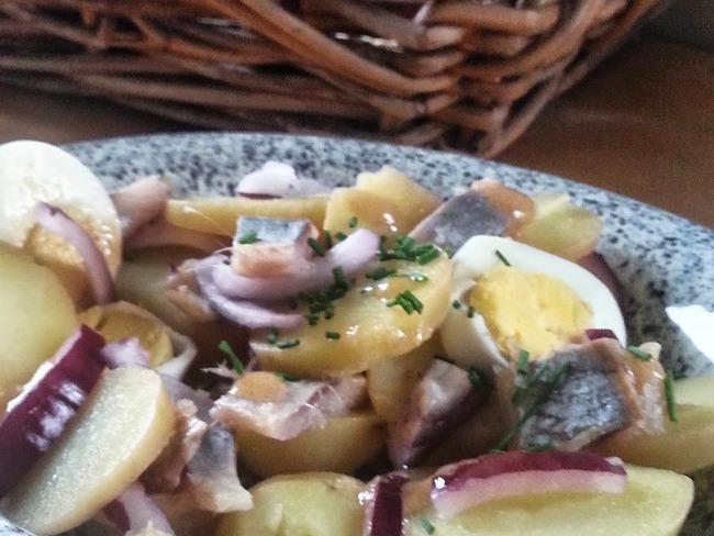 Salade de harengs fumés pommes de terre tièdes - Recette par Mimi Pinson