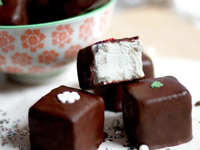 Guimauves à la vanille enrobées de chocolat noir - Recette par Chloé Délice