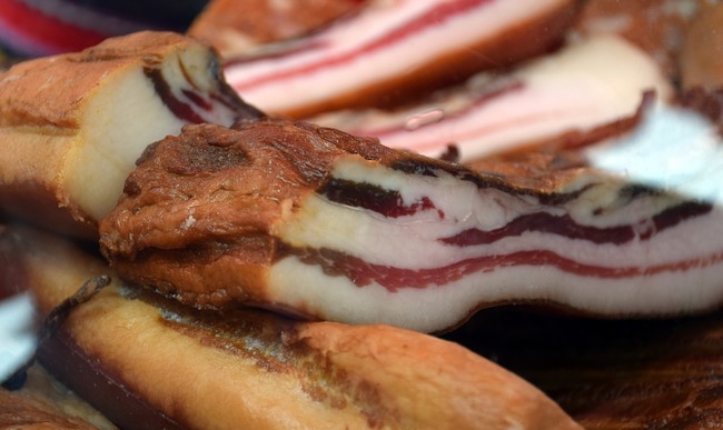 Recettes de lard fumé et de vin rouge